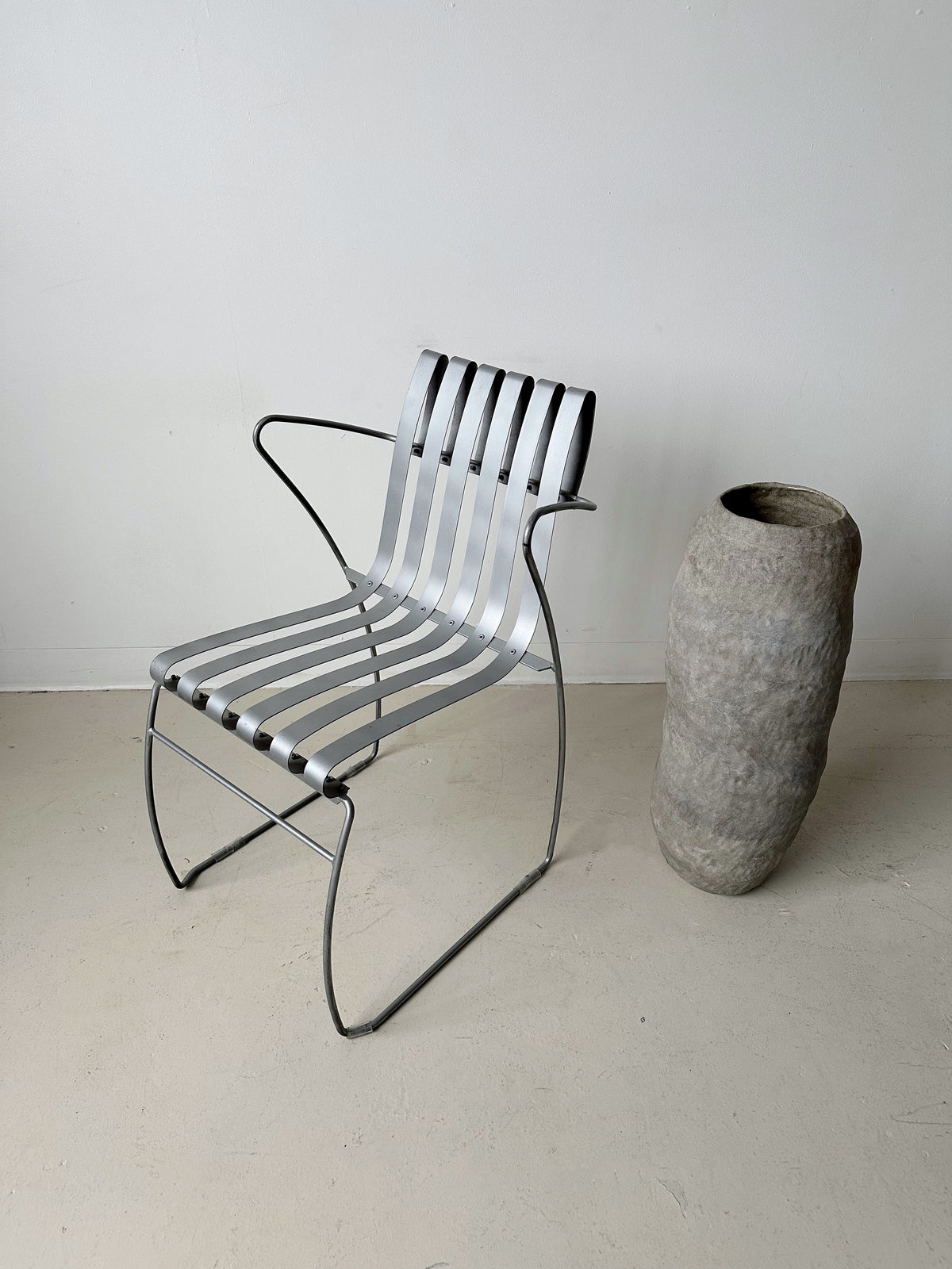 HANDMADE SCULPTURAL POWDER COATED STEEL CHAIR | Maison Singulier