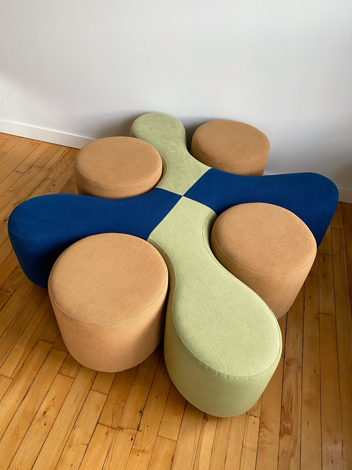 COLORFUL CHECKER PRINT WIGGLE SOFA WITH OTTOMANS | Maison Singulier