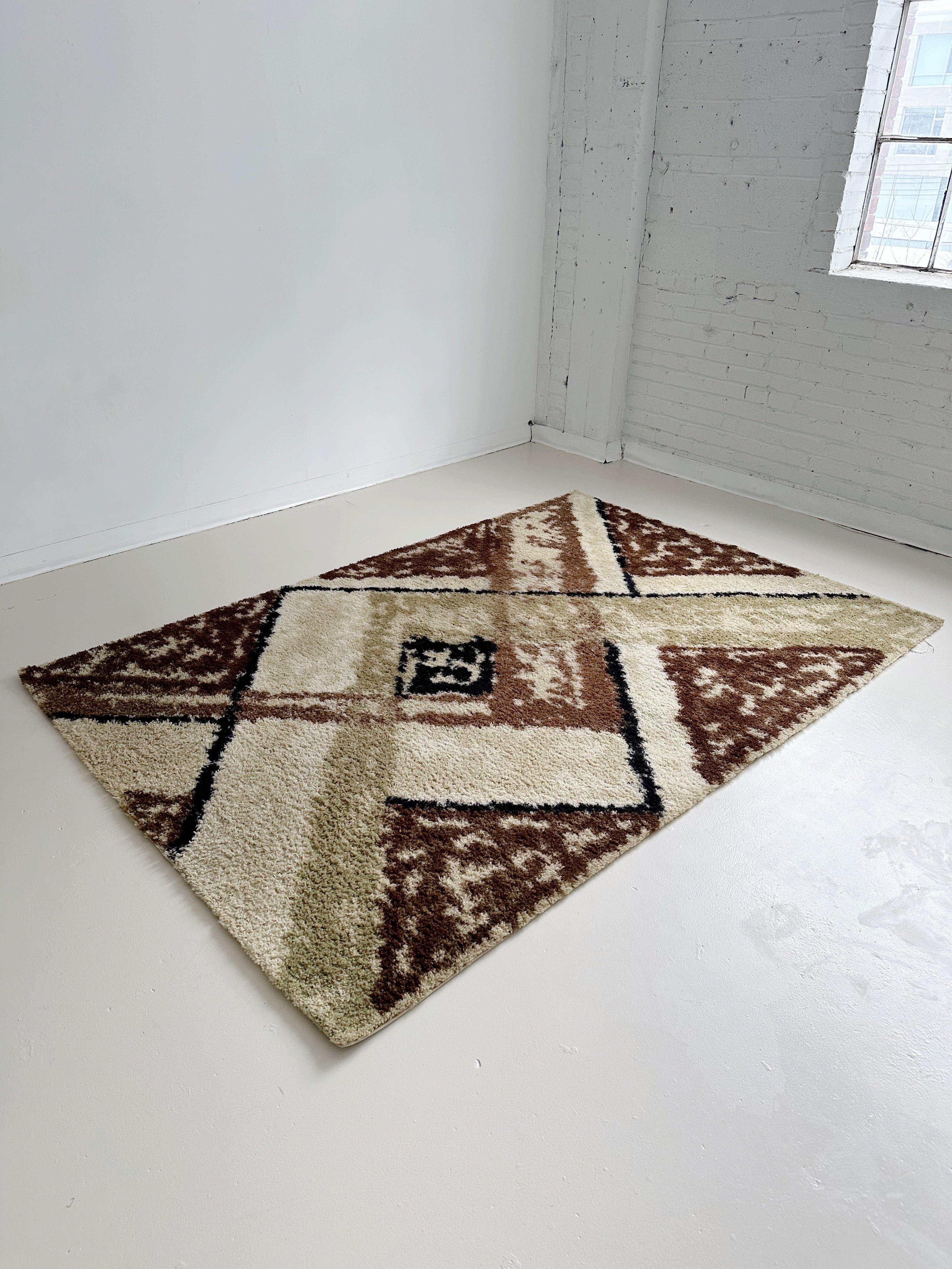 MID CENTURY BROWN PRINTED WOOL RUG, 6x8, 70's | Maison Singulier