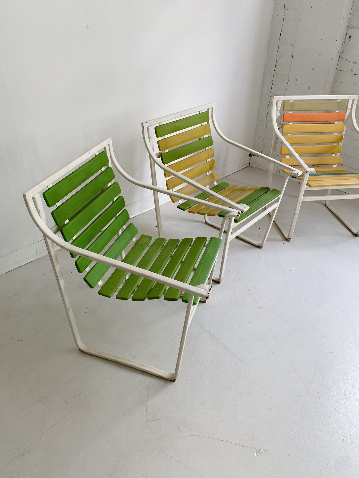 3 SUNSET COLLECTION PATIO CHAIRS BY SAMSONITE, 60's | Maison Singulier