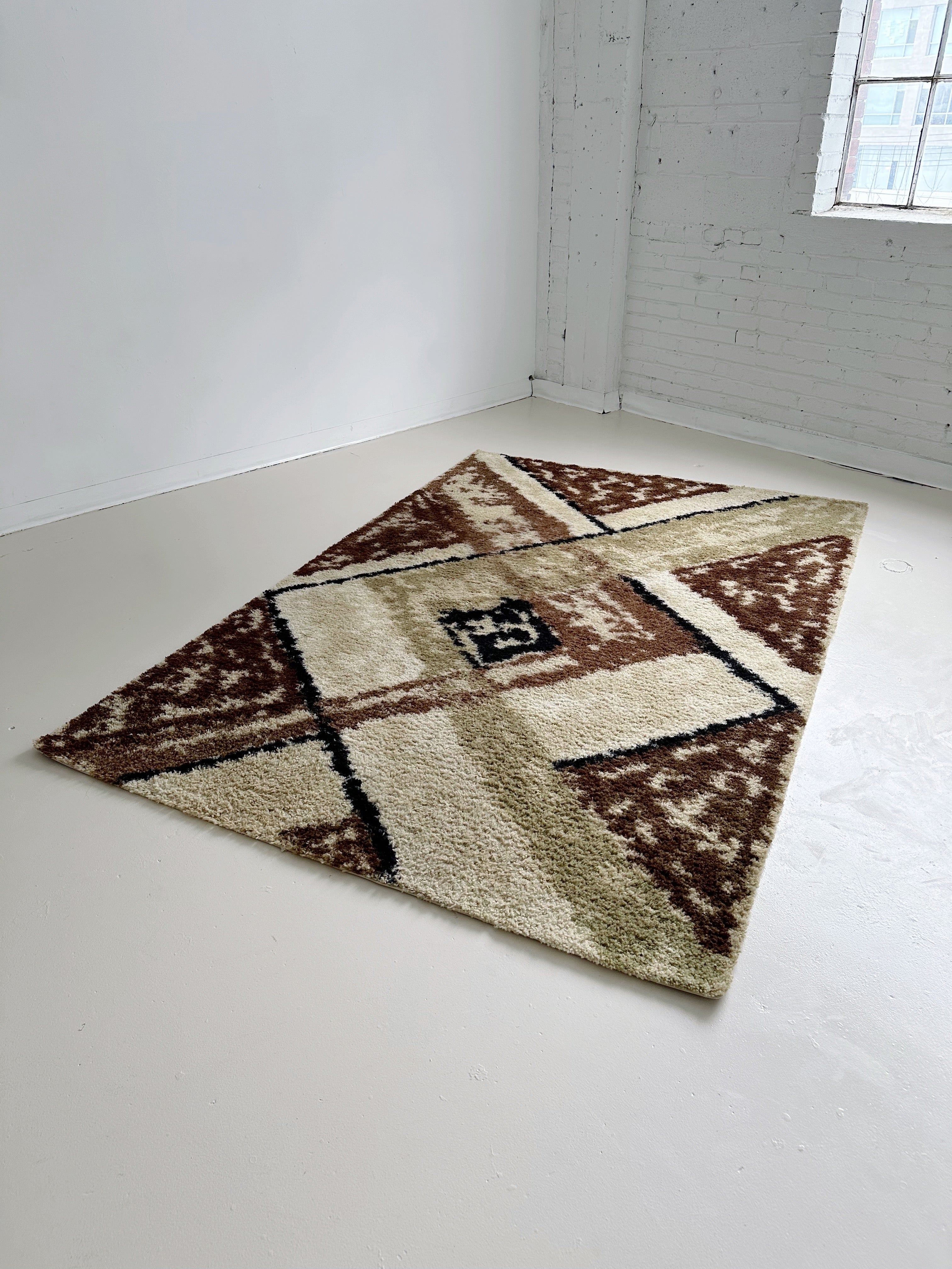MID CENTURY BROWN PRINTED WOOL RUG, 6x8, 70's | Maison Singulier