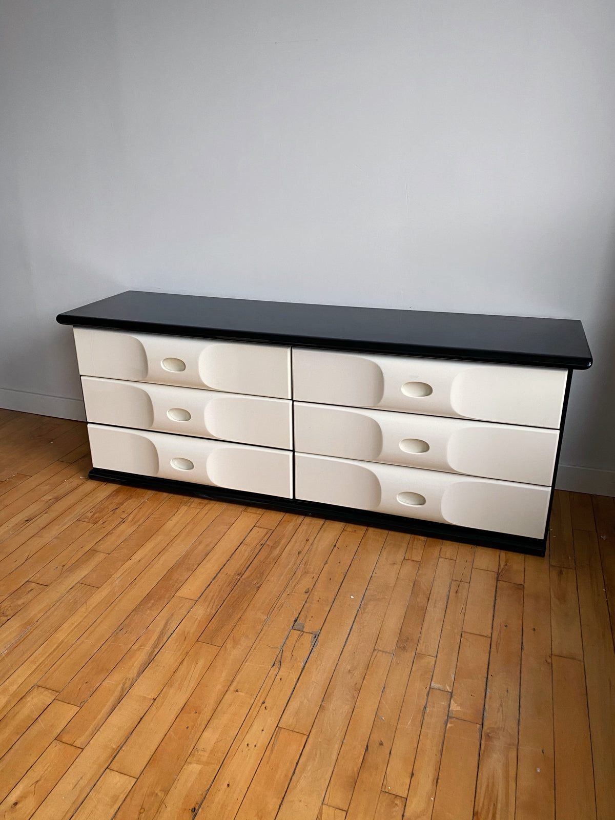 BLACK & WHITE MELAMINE 6 DRAWER DRESSER | Maison Singulier