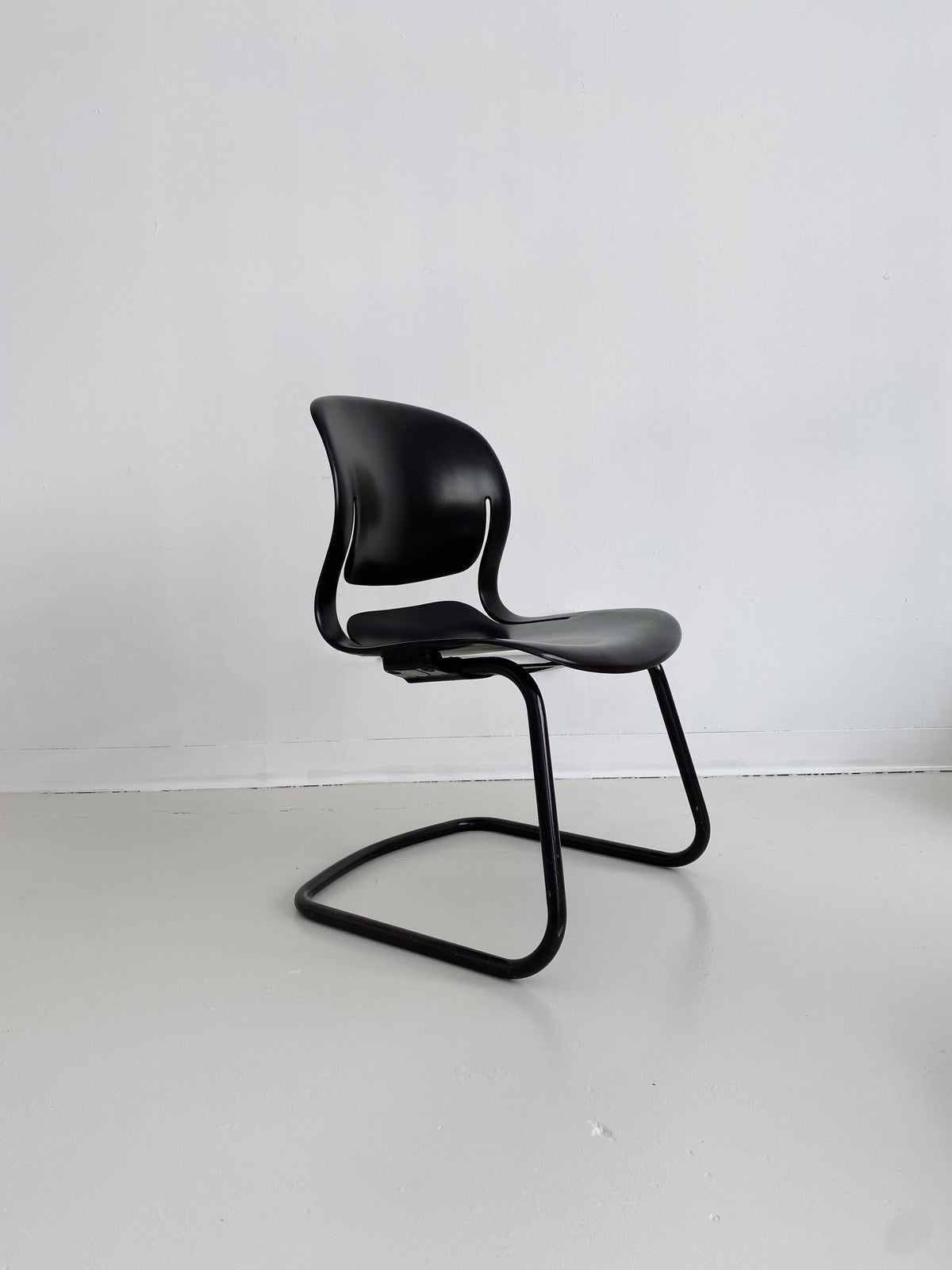 EGGPLANT EQUA SIDE CHAIR BY BILL STUMPF & DON CHADWICK FOR HERMAN MILL ...